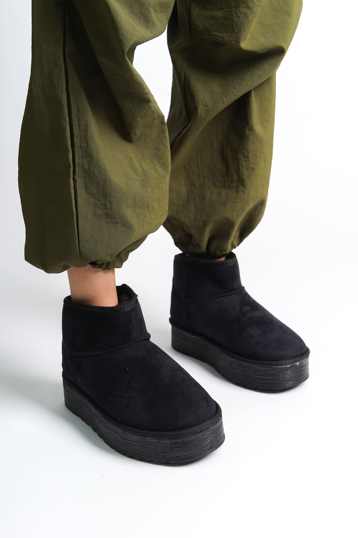 AMELİA Bağcıksız Düz ve Kalın Taban İçi Kürklü Kısa Süet Kadın Bot ST ...