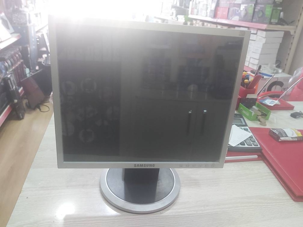 SAMSUNG 740N 17 KARE MONİTÖR